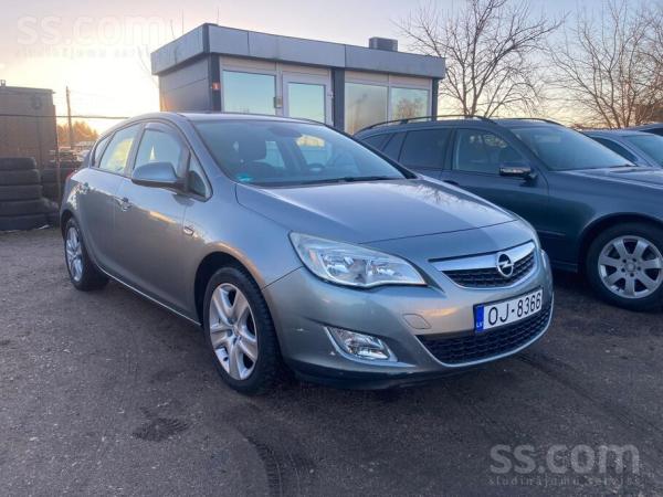 Opel Astra 2010 in Riga, with an engine capacity of 1.70 L and mileage of 284 thousand km for 3200 €, photo 3 on AUTOMOTO.COM.LV