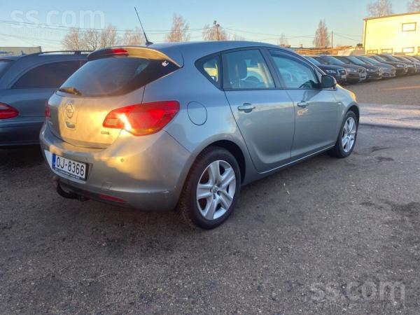 Opel Astra 2010 in Riga, with an engine capacity of 1.70 L and mileage of 284 thousand km for 3200 €, photo 6 on AUTOMOTO.COM.LV
