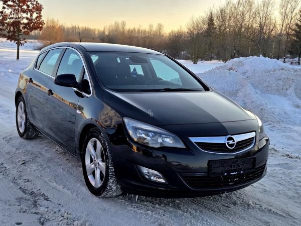 Opel Astra 2010 in Vilnius, with an engine capacity of 1.70 L and mileage of 264 thousand km for 2900 €, photo 1 on AUTOMOTO.COM.LV