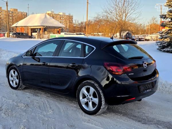 Opel Astra 2010 in Vilnius, with an engine capacity of 1.70 L and mileage of 264 thousand km for 2900 €, photo 6 on AUTOMOTO.COM.LV
