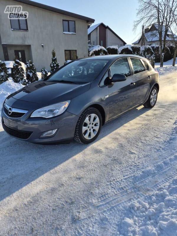 Opel Astra 2010 Kelmė, ar dzinēja tilpumu 1.70 L un nobraukumu 235 tūkst. km par 2750 €, foto 1 vietnē AUTOMOTO.COM.LV