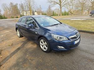 Opel Astra 2010 in Radviliskis, with an engine capacity of 2.00 L and mileage of 366 thousand km for 2650 €, photo 2 on AUTOMOTO.COM.LV