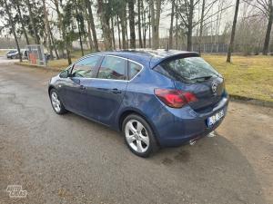 Opel Astra 2010 in Radviliskis, with an engine capacity of 2.00 L and mileage of 366 thousand km for 2650 €, photo 4 on AUTOMOTO.COM.LV