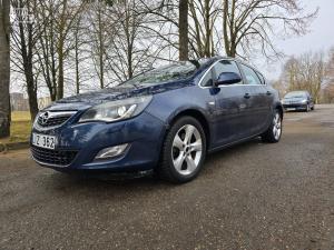 Opel Astra 2010 in Radviliskis, with an engine capacity of 2.00 L and mileage of 366 thousand km for 2650 €, photo 5 on AUTOMOTO.COM.LV