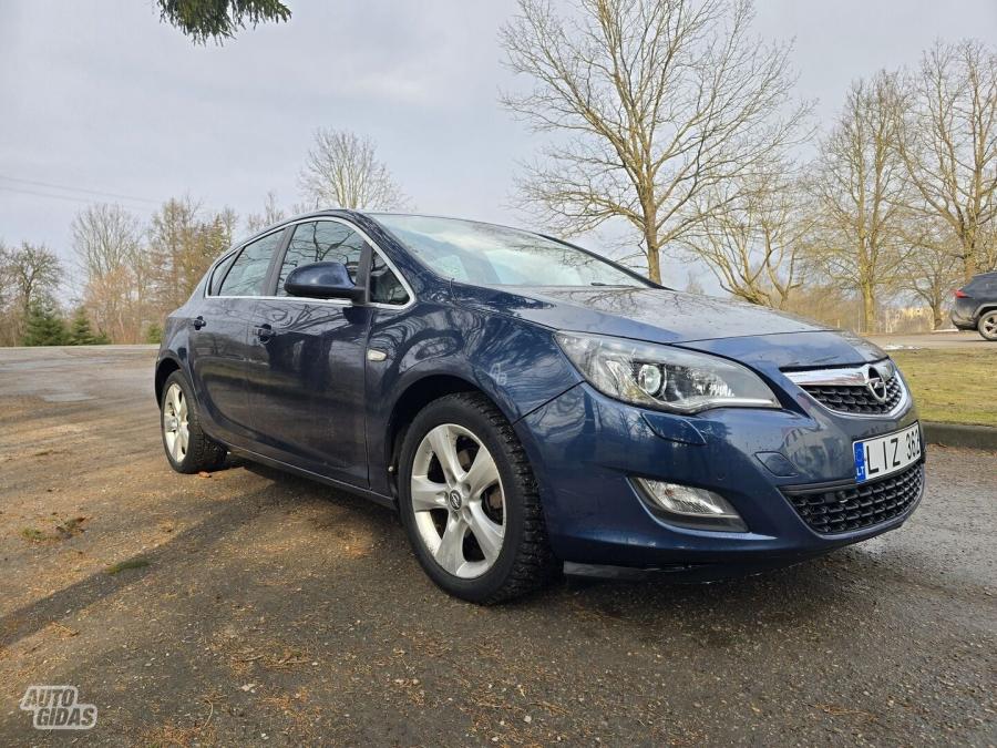 Opel Astra 2010 in Radviliskis, with an engine capacity of 2.00 L and mileage of 366 thousand km for 2650 €, photo 6 on AUTOMOTO.COM.LV