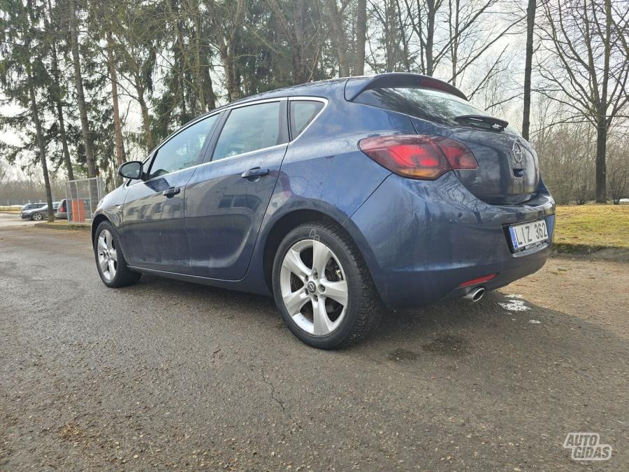 Opel Astra 2010 in Radviliskis, with an engine capacity of 2.00 L and mileage of 366 thousand km for 2650 €, photo 8 on AUTOMOTO.COM.LV