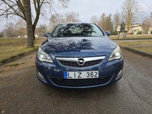 Opel Astra 2010 in Radviliskis, with an engine capacity of 2.00 L and mileage of 366 thousand km for 2650 €, photo 9 on AUTOMOTO.COM.LV
