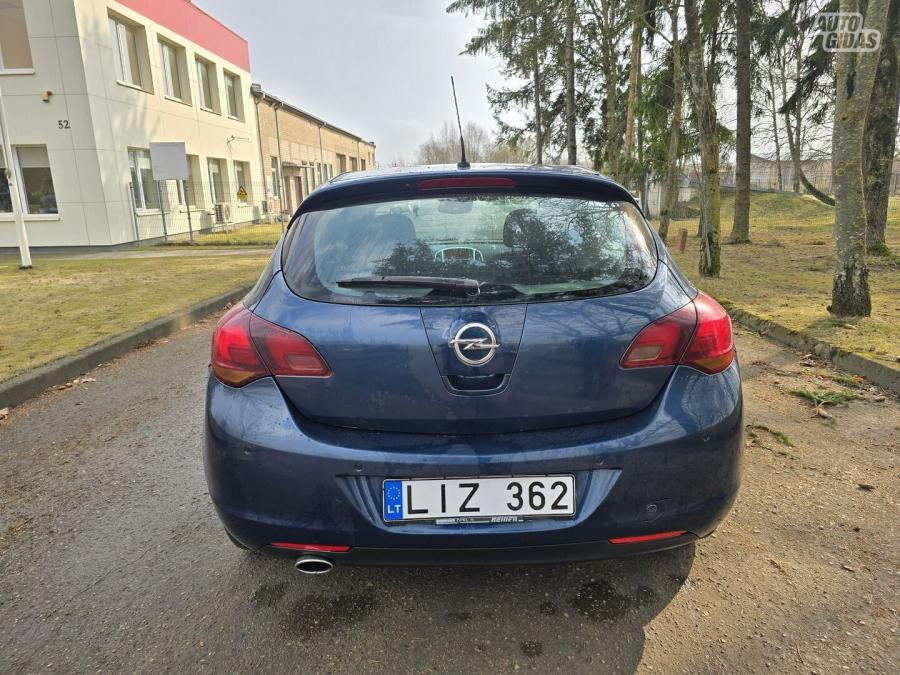 Opel Astra 2010 in Radviliskis, with an engine capacity of 2.00 L and mileage of 366 thousand km for 2650 €, photo 10 on AUTOMOTO.COM.LV