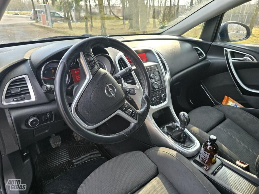 Opel Astra 2010 in Radviliskis, with an engine capacity of 2.00 L and mileage of 366 thousand km for 2650 €, photo 17 on AUTOMOTO.COM.LV