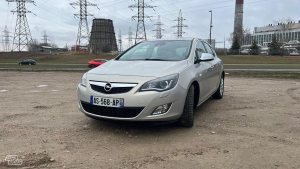 Opel Astra 2010 in Kaunas, with an engine capacity of 2.00 L and mileage of 223 thousand km for 4500 €, photo 1 on AUTOMOTO.COM.LV