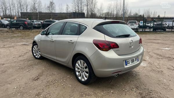 Opel Astra 2010 in Kaunas, with an engine capacity of 2.00 L and mileage of 223 thousand km for 4500 €, photo 3 on AUTOMOTO.COM.LV