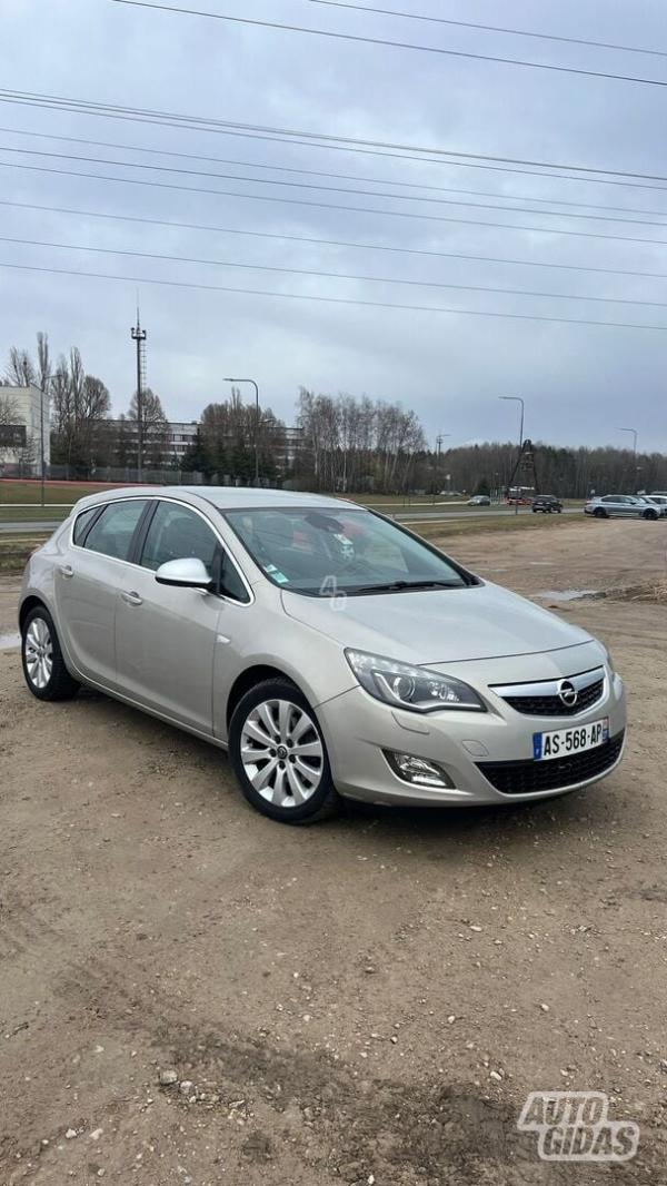 Opel Astra 2010 in Kaunas, with an engine capacity of 2.00 L and mileage of 223 thousand km for 4500 €, photo 5 on AUTOMOTO.COM.LV