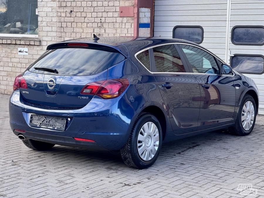Opel Astra 2010 in Kretinga, with an engine capacity of 1.60 L and mileage of 280 thousand km for 4350 €, photo 9 on AUTOMOTO.COM.LV