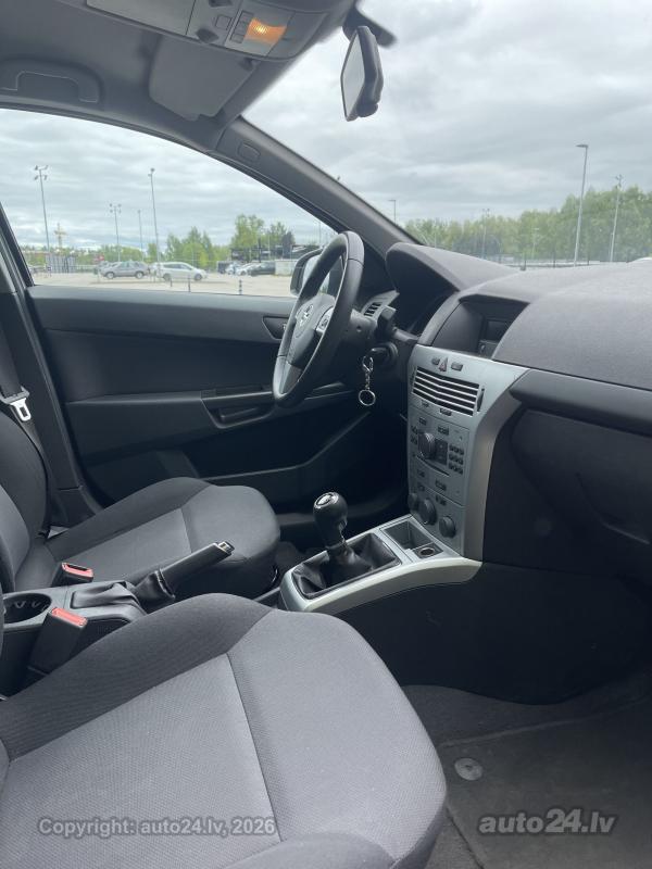 Opel Astra 2010 in Tartu, with an engine capacity of 1.40 L and mileage of 85 thousand km for 2390 €, photo 7 on AUTOMOTO.COM.LV