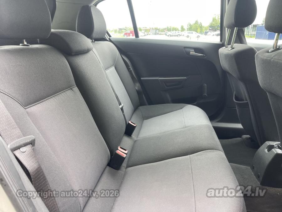 Opel Astra 2010 Tartu, ar dzinēja tilpumu 1.40 L un nobraukumu 85 tūkst. km par 2390 €, foto 12 vietnē AUTOMOTO.COM.LV