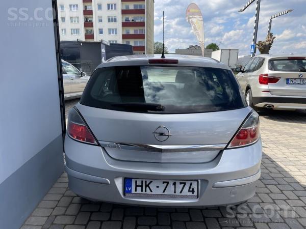 Opel Astra 2010 in Talsi, with an engine capacity of 1.60 L and mileage of 238 thousand km for 2200 €, photo 4 on AUTOMOTO.COM.LV