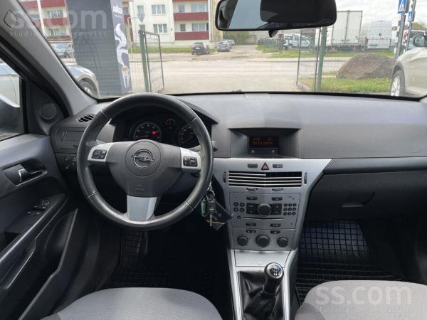Opel Astra 2010 in Talsi, with an engine capacity of 1.60 L and mileage of 238 thousand km for 2200 €, photo 7 on AUTOMOTO.COM.LV