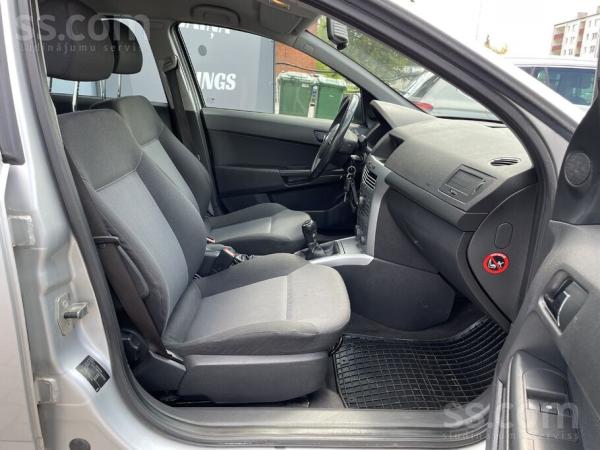 Opel Astra 2010 in Talsi, with an engine capacity of 1.60 L and mileage of 238 thousand km for 2200 €, photo 9 on AUTOMOTO.COM.LV