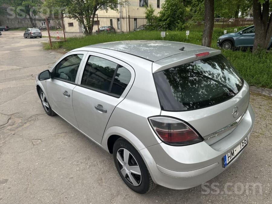 Opel Astra 2010 in Riga, with an engine capacity of 1.70 L and mileage of 259 thousand km for 1490 €, photo 5 on AUTOMOTO.COM.LV
