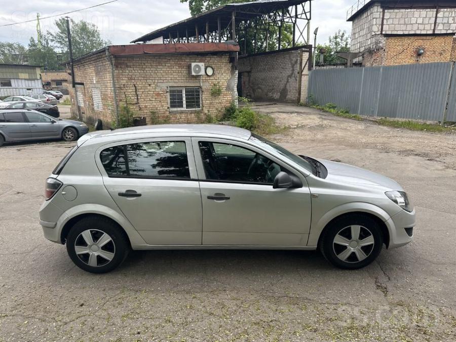 Opel Astra 2010 in Riga, with an engine capacity of 1.70 L and mileage of 259 thousand km for 1490 €, photo 7 on AUTOMOTO.COM.LV