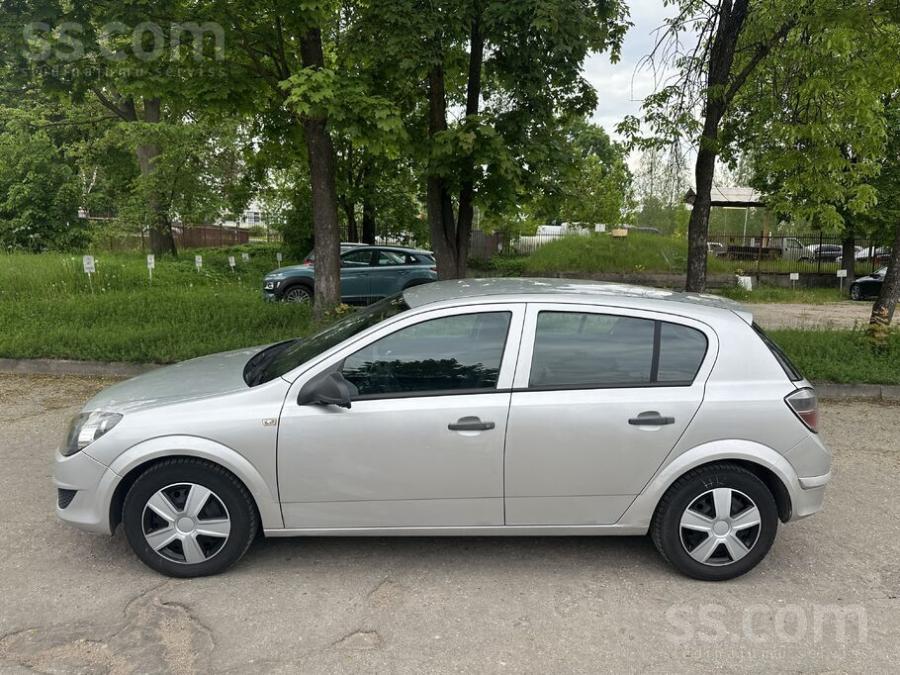 Opel Astra 2010 in Riga, with an engine capacity of 1.70 L and mileage of 259 thousand km for 1490 €, photo 8 on AUTOMOTO.COM.LV