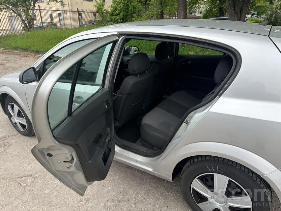 Opel Astra 2010 in Riga, with an engine capacity of 1.70 L and mileage of 259 thousand km for 1490 €, photo 9 on AUTOMOTO.COM.LV