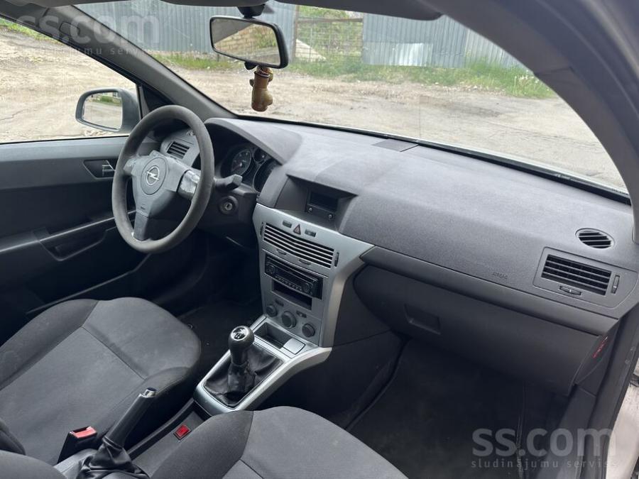 Opel Astra 2010 in Riga, with an engine capacity of 1.70 L and mileage of 259 thousand km for 1490 €, photo 11 on AUTOMOTO.COM.LV