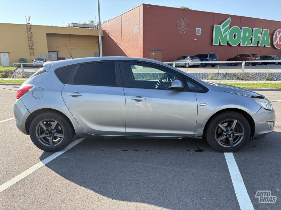 Opel Astra 2010 Klaipėda, ar dzinēja tilpumu 1.70 L un nobraukumu 268 tūkst. km par 1650 €, foto 5 vietnē AUTOMOTO.COM.LV