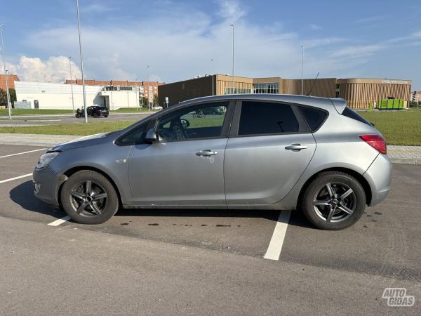 Opel Astra 2010 in Klaipeda, with an engine capacity of 1.70 L and mileage of 268 thousand km for 1650 €, photo 7 on AUTOMOTO.COM.LV