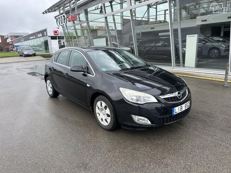 Opel Astra 2010 in Klaipeda, with an engine capacity of 1.70 L and mileage of 319 thousand km for 2550 €, photo 1 on AUTOMOTO.COM.LV