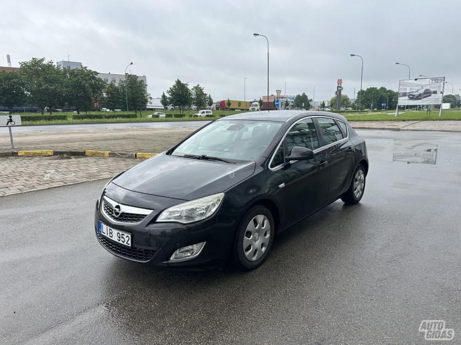 Opel Astra 2010 in Klaipeda, with an engine capacity of 1.70 L and mileage of 319 thousand km for 2550 €, photo 4 on AUTOMOTO.COM.LV