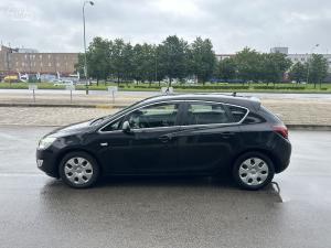 Opel Astra 2010 in Klaipeda, with an engine capacity of 1.70 L and mileage of 319 thousand km for 2550 €, photo 5 on AUTOMOTO.COM.LV