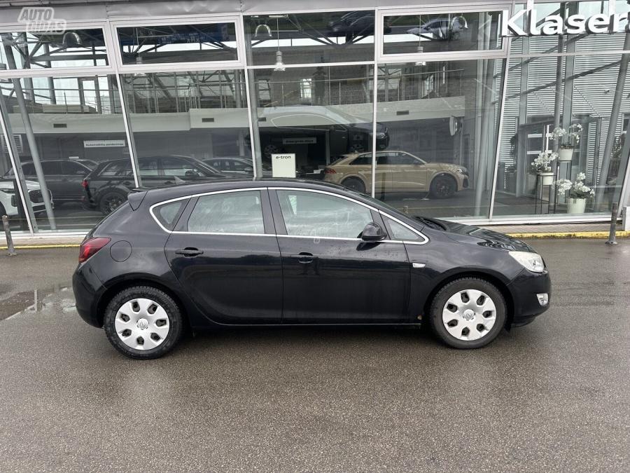 Opel Astra 2010 in Klaipeda, with an engine capacity of 1.70 L and mileage of 319 thousand km for 2550 €, photo 6 on AUTOMOTO.COM.LV