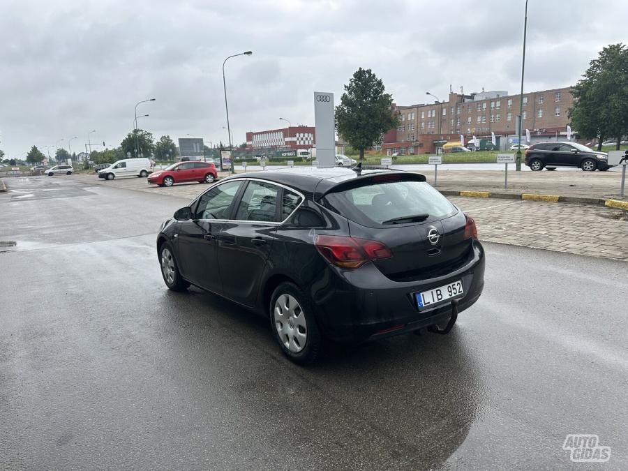 Opel Astra 2010 in Klaipeda, with an engine capacity of 1.70 L and mileage of 319 thousand km for 2550 €, photo 7 on AUTOMOTO.COM.LV