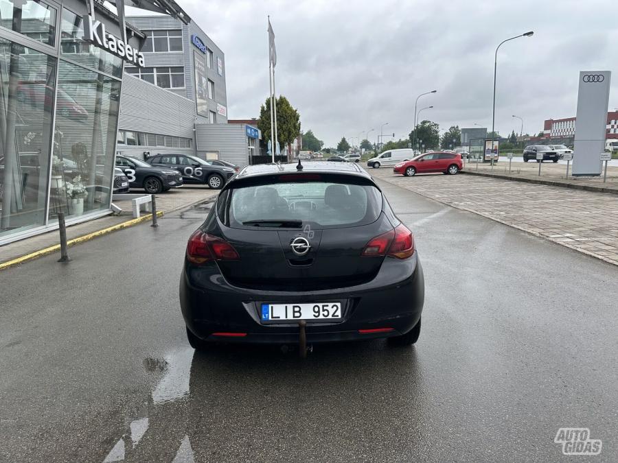 Opel Astra 2010 in Klaipeda, with an engine capacity of 1.70 L and mileage of 319 thousand km for 2550 €, photo 8 on AUTOMOTO.COM.LV