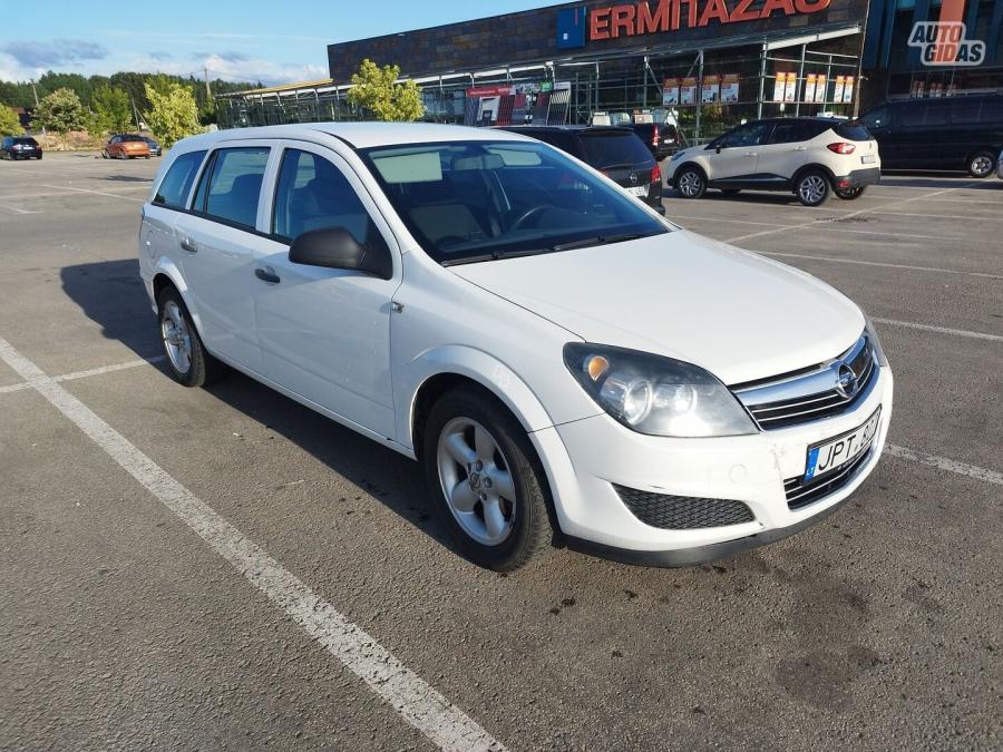 Opel Astra 2010 in Mazeikiai, with an engine capacity of 1.60 L and mileage of 245 thousand km for 1300 €, photo 3 on AUTOMOTO.COM.LV