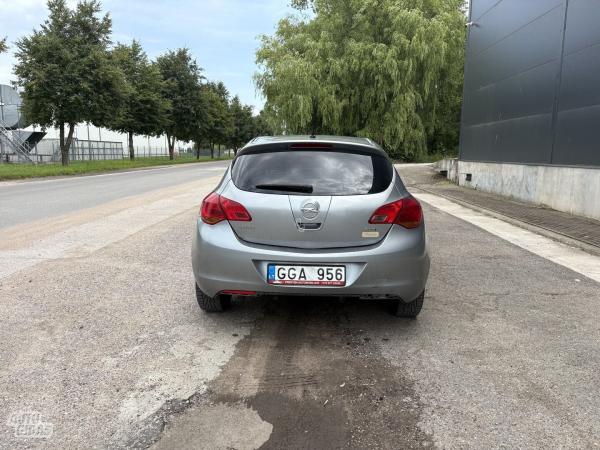 Opel Astra 2010 in Klaipeda, with an engine capacity of 1.70 L and mileage of 269 thousand km for 2150 €, photo 6 on AUTOMOTO.COM.LV