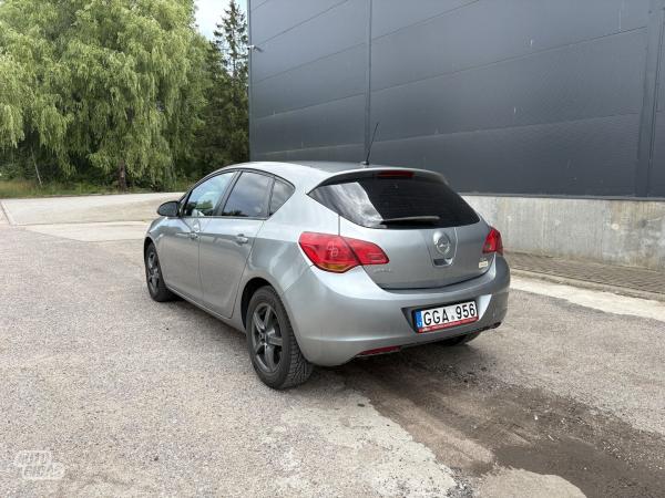 Opel Astra 2010 in Klaipeda, with an engine capacity of 1.70 L and mileage of 269 thousand km for 2150 €, photo 7 on AUTOMOTO.COM.LV