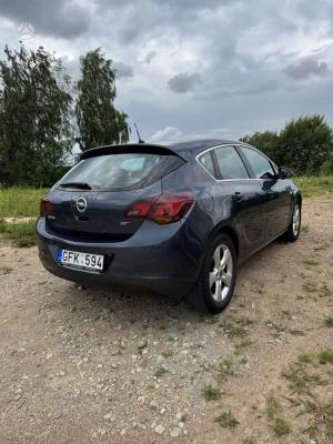 Opel Astra 2010 in Kaunas, with an engine capacity of 1.69 L and mileage of 213 thousand km for 2300 €, photo 3 on AUTOMOTO.COM.LV