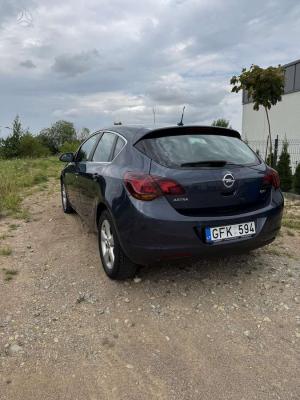 Opel Astra 2010 in Kaunas, with an engine capacity of 1.69 L and mileage of 213 thousand km for 2300 €, photo 4 on AUTOMOTO.COM.LV