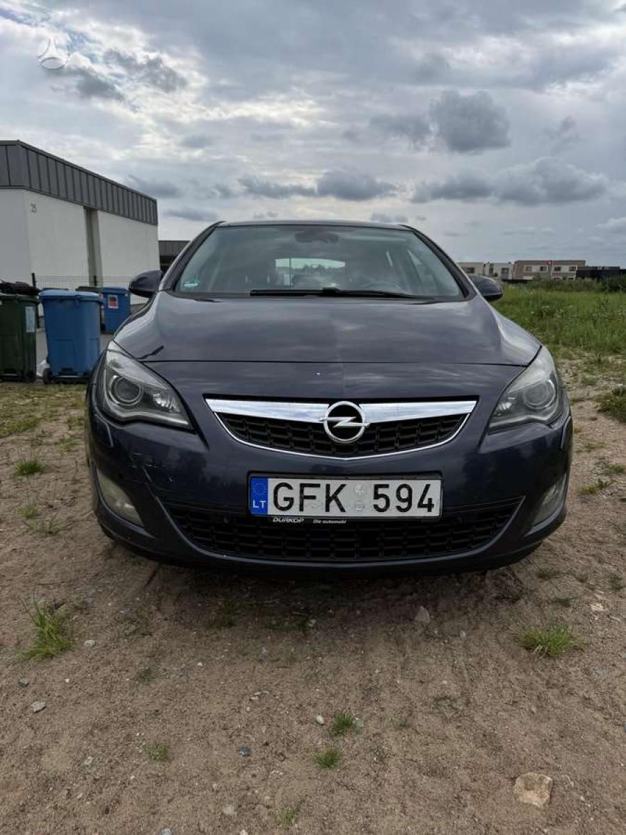 Opel Astra 2010 in Kaunas, with an engine capacity of 1.69 L and mileage of 213 thousand km for 2300 €, photo 5 on AUTOMOTO.COM.LV