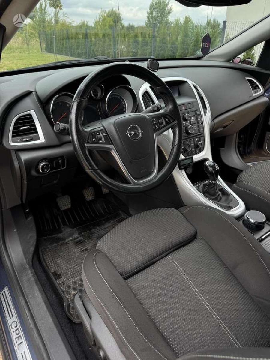 Opel Astra 2010 in Kaunas, with an engine capacity of 1.69 L and mileage of 213 thousand km for 2300 €, photo 6 on AUTOMOTO.COM.LV