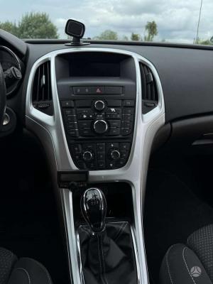 Opel Astra 2010 in Kaunas, with an engine capacity of 1.69 L and mileage of 213 thousand km for 2300 €, photo 7 on AUTOMOTO.COM.LV