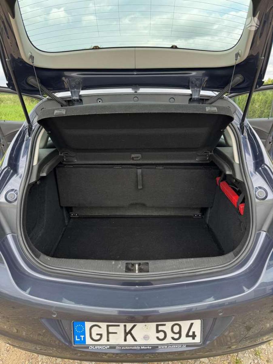 Opel Astra 2010 in Kaunas, with an engine capacity of 1.69 L and mileage of 213 thousand km for 2300 €, photo 8 on AUTOMOTO.COM.LV