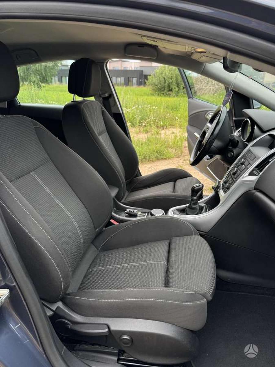 Opel Astra 2010 in Kaunas, with an engine capacity of 1.69 L and mileage of 213 thousand km for 2300 €, photo 9 on AUTOMOTO.COM.LV