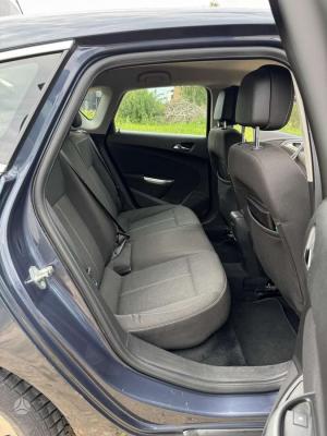 Opel Astra 2010 in Kaunas, with an engine capacity of 1.69 L and mileage of 213 thousand km for 2300 €, photo 10 on AUTOMOTO.COM.LV