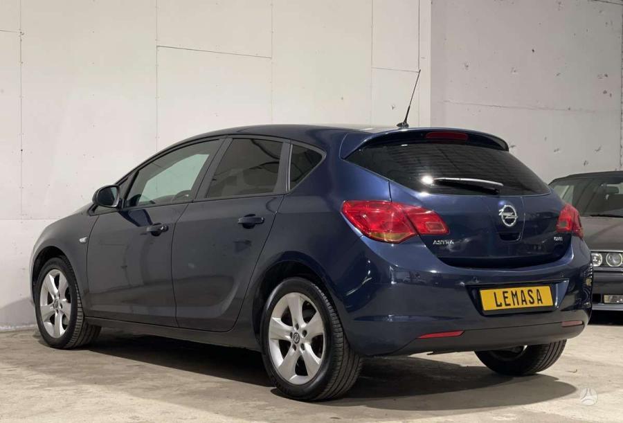 Opel Astra 2010 in Klaipeda, with an engine capacity of 0.00 L and mileage of 151 thousand km for 3999 €, photo 6 on AUTOMOTO.COM.LV