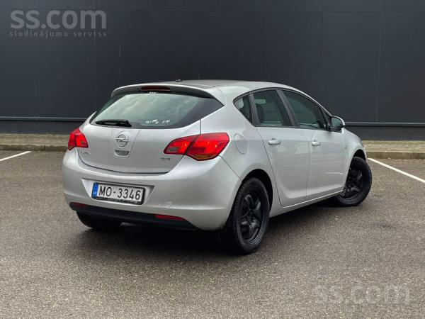 Opel Astra 2011 Rīga, ar dzinēja tilpumu 1.70 L un nobraukumu 230 tūkst. km par 1990 €, foto 3 vietnē AUTOMOTO.COM.LV