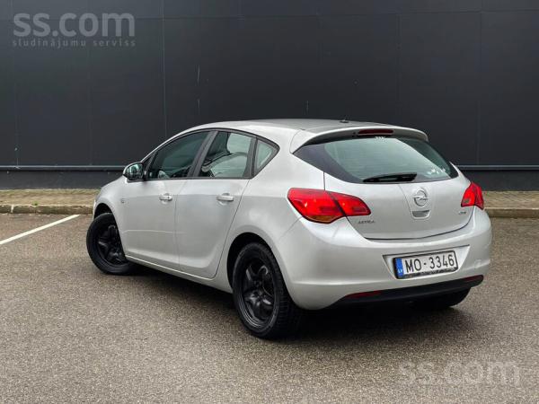 Opel Astra 2011 Rīga, ar dzinēja tilpumu 1.70 L un nobraukumu 230 tūkst. km par 1990 €, foto 4 vietnē AUTOMOTO.COM.LV