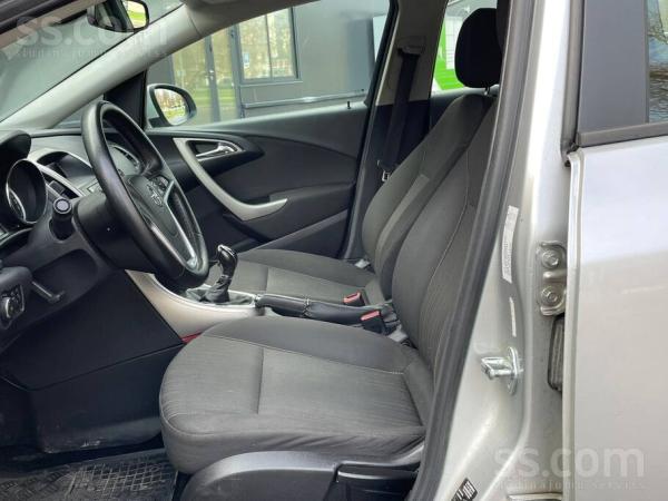 Opel Astra 2011 Rīga, ar dzinēja tilpumu 1.70 L un nobraukumu 230 tūkst. km par 1990 €, foto 5 vietnē AUTOMOTO.COM.LV